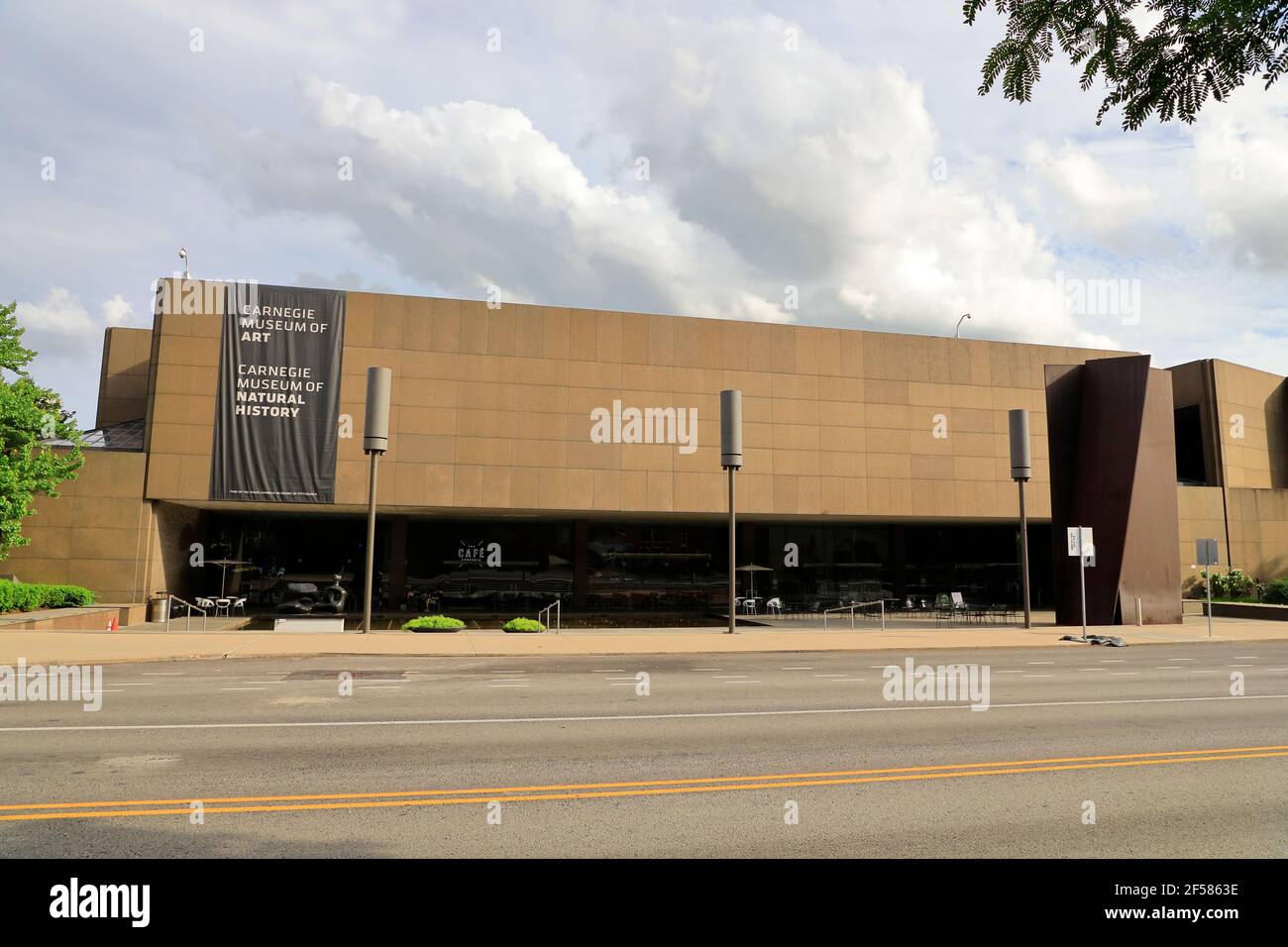 exterior view of Carnegie Museum of Art.Pittsburgh.Pennsylvania.USA ...
