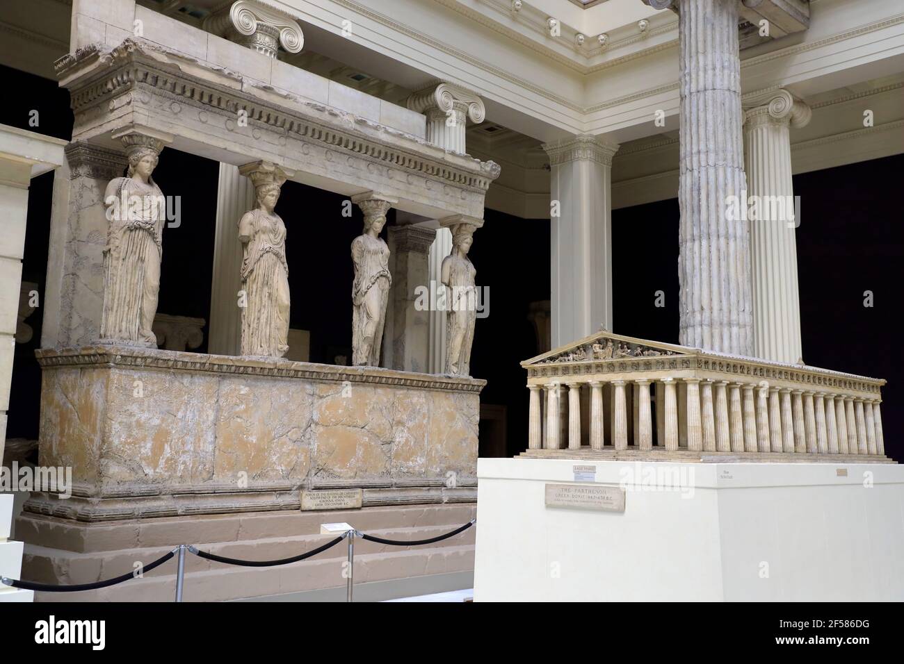 Hall of Architecture with plaster casts of architectural masterpiece ...