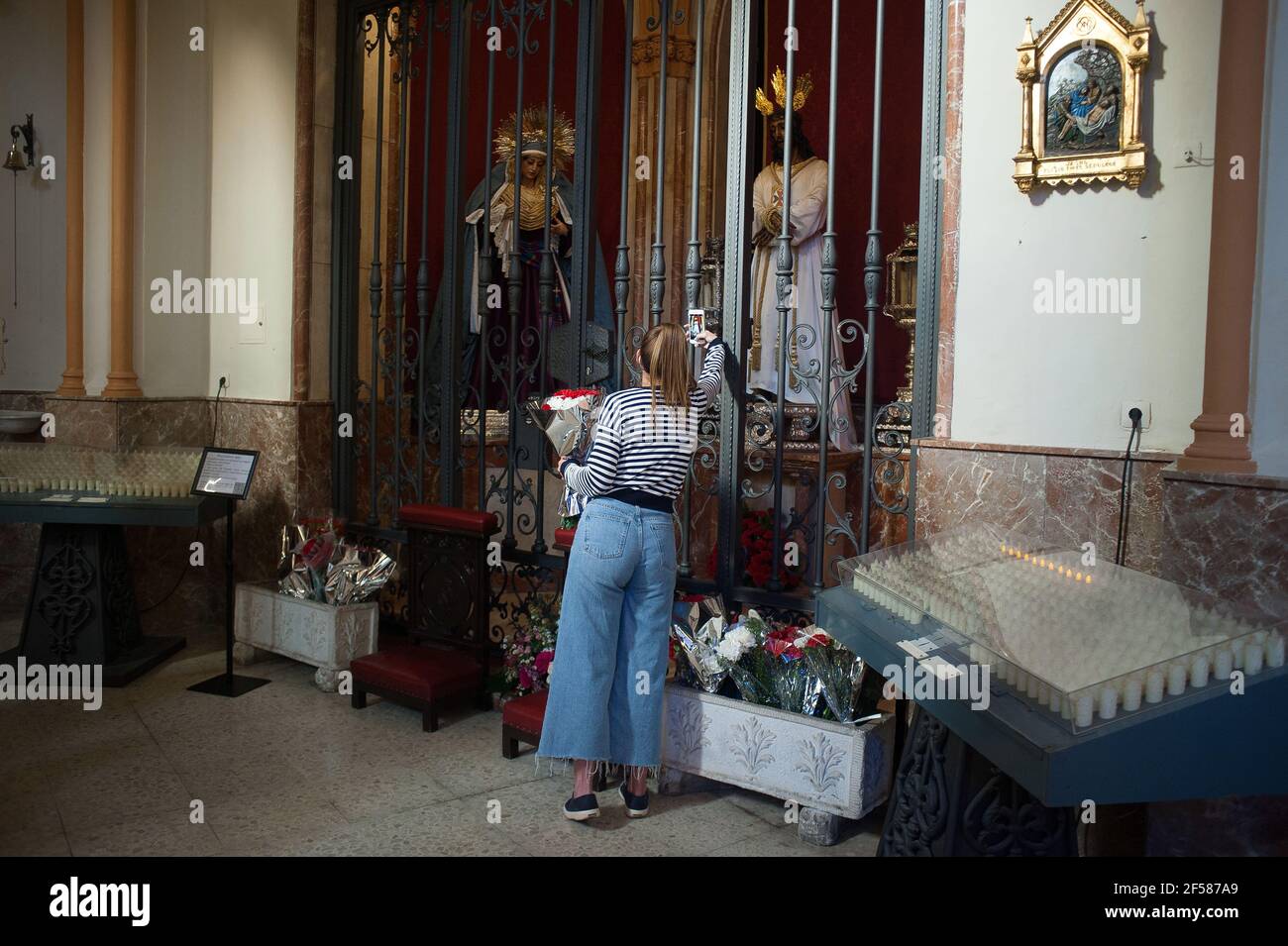 Virgin mary flower offering hi-res stock photography and images - Alamy