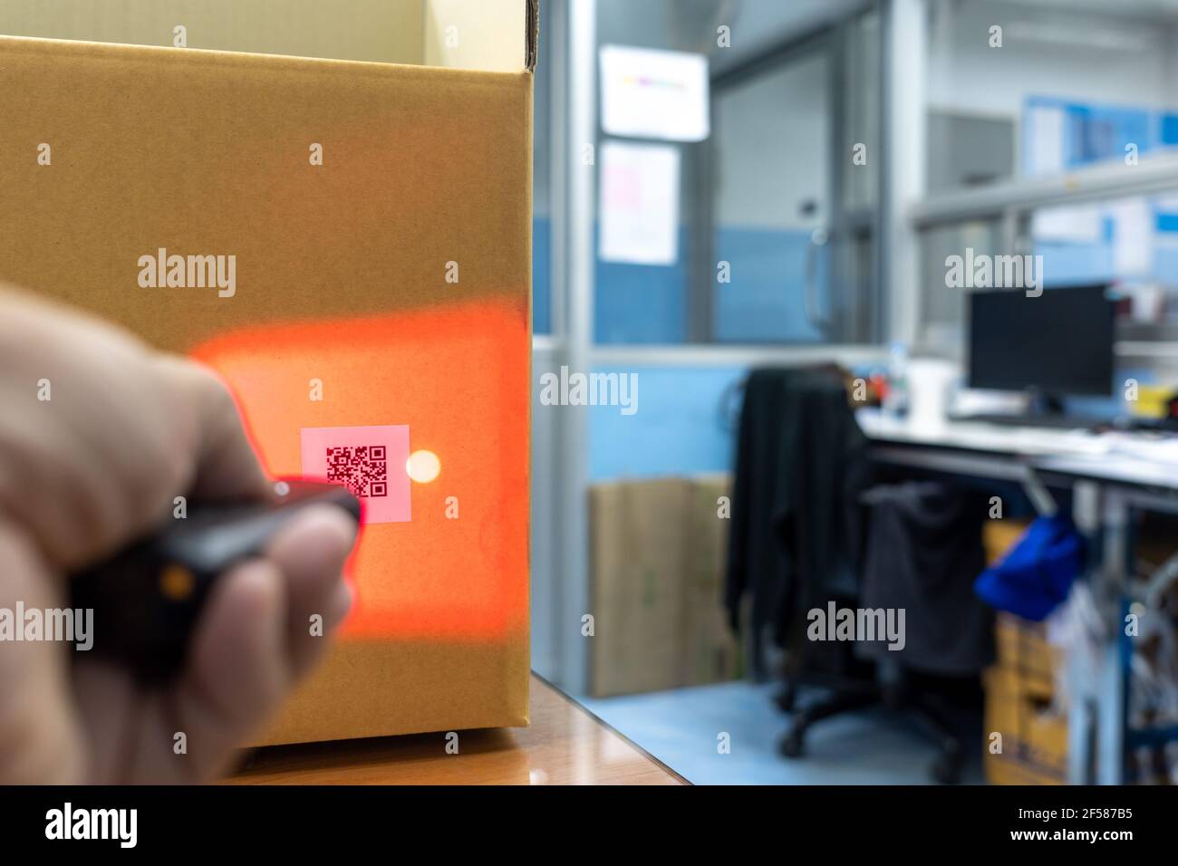 Mini wireless barcode reader, reads information from a QR code on the ...