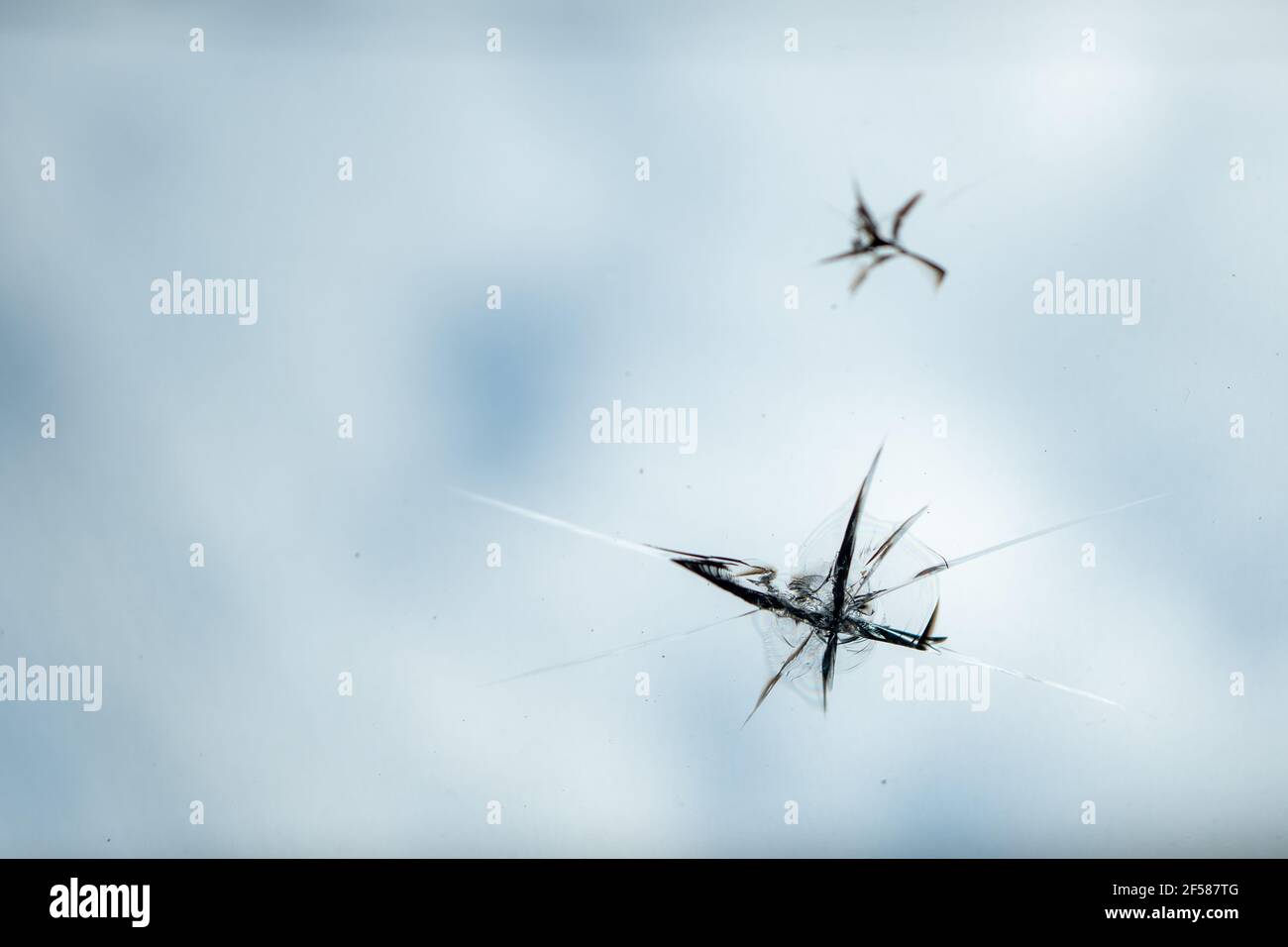 Impact cracks hi-res stock photography and images - Alamy