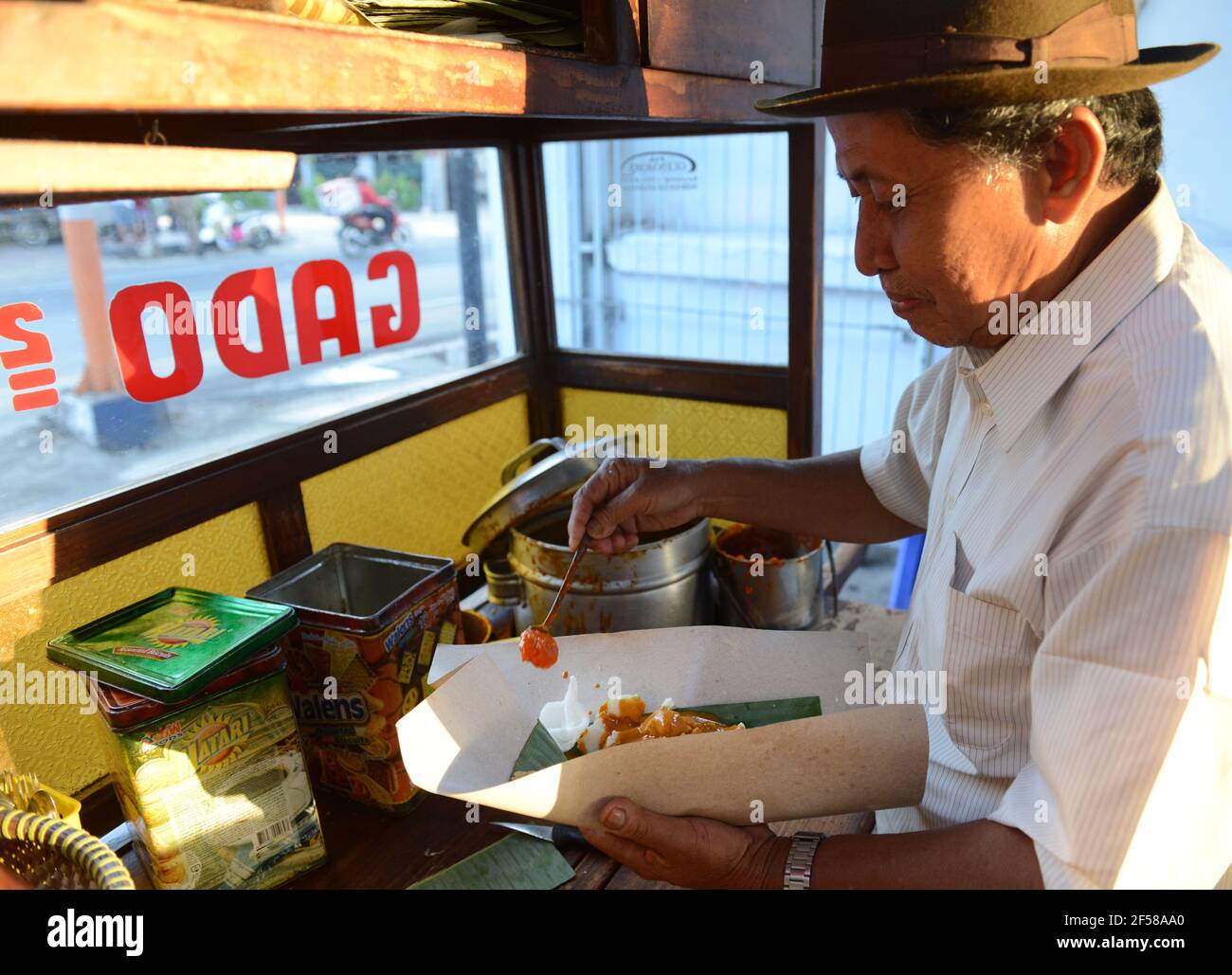 An Indonesian cook preparing Gado Gado salad Stock Photo - Alamy