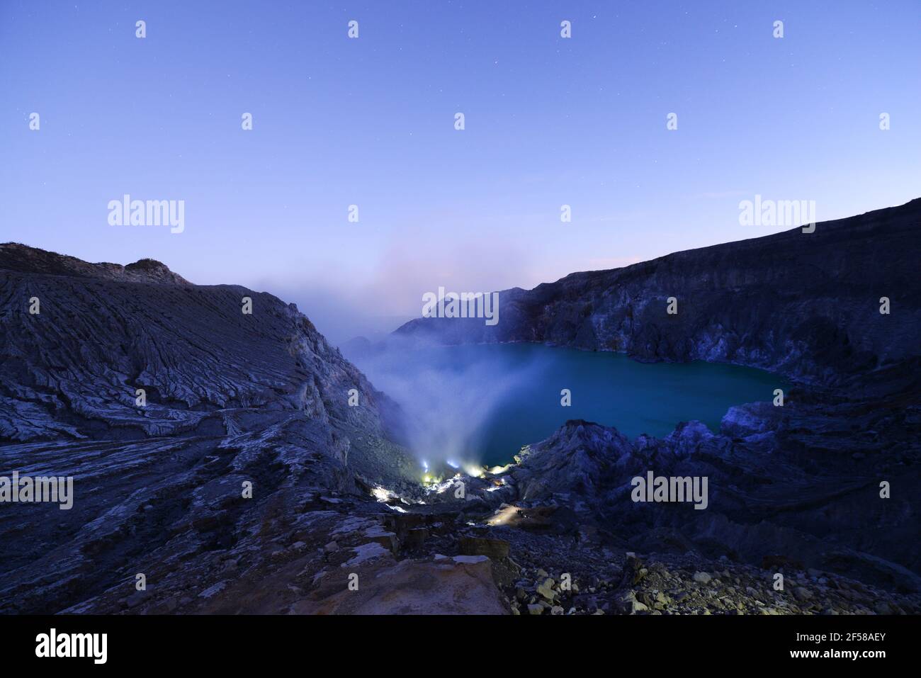 Blue fire hi-res stock photography and images - Alamy