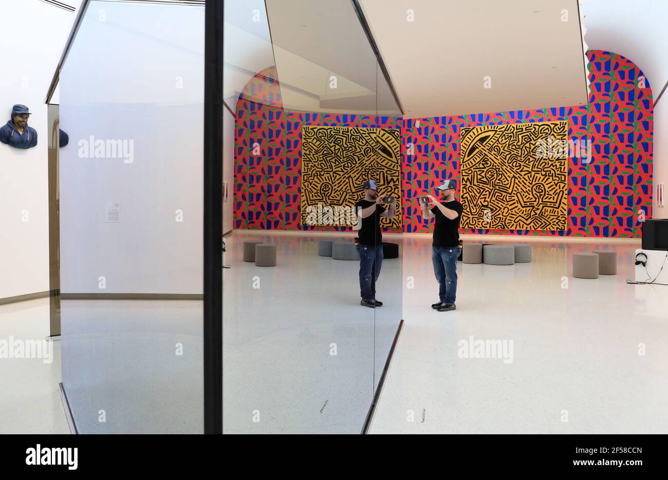 Keith haring untitled 1981 hi-res stock photography and images - Alamy