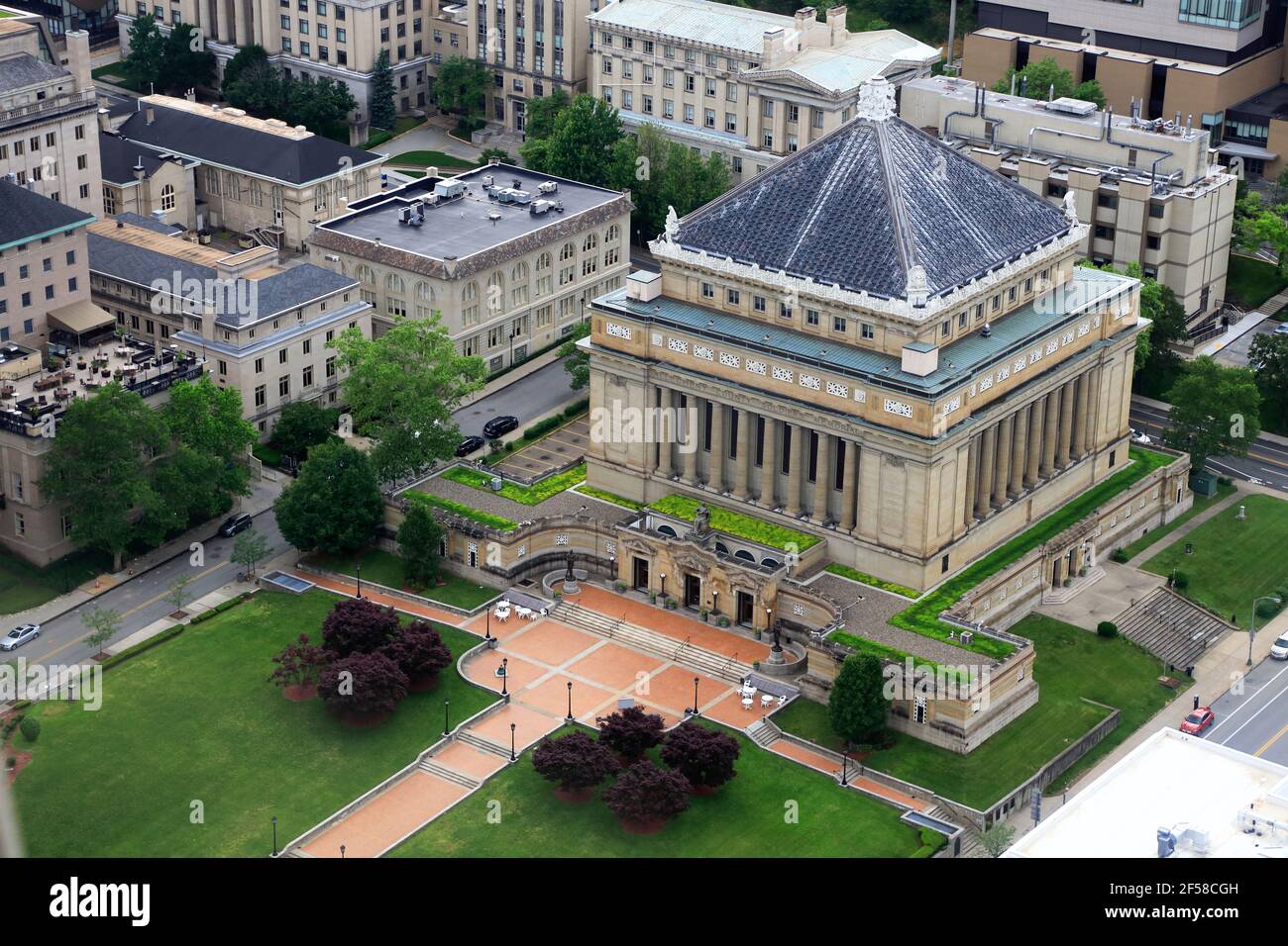Aerial view of Soldiers & Sailors Memorial Hall & Museum in Oakland ...