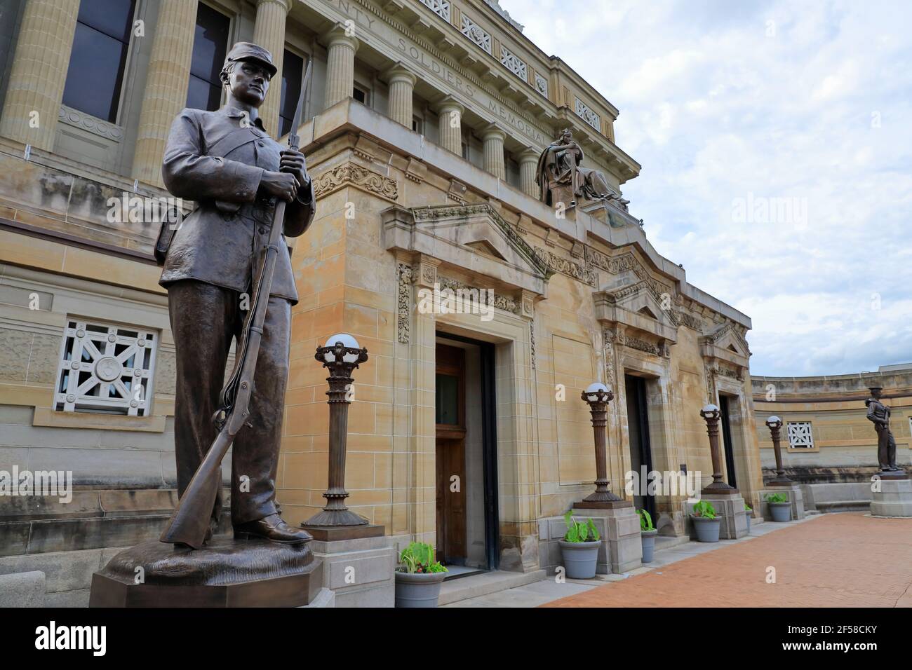 Pittsburgh soldier and sailors hi-res stock photography and images - Alamy