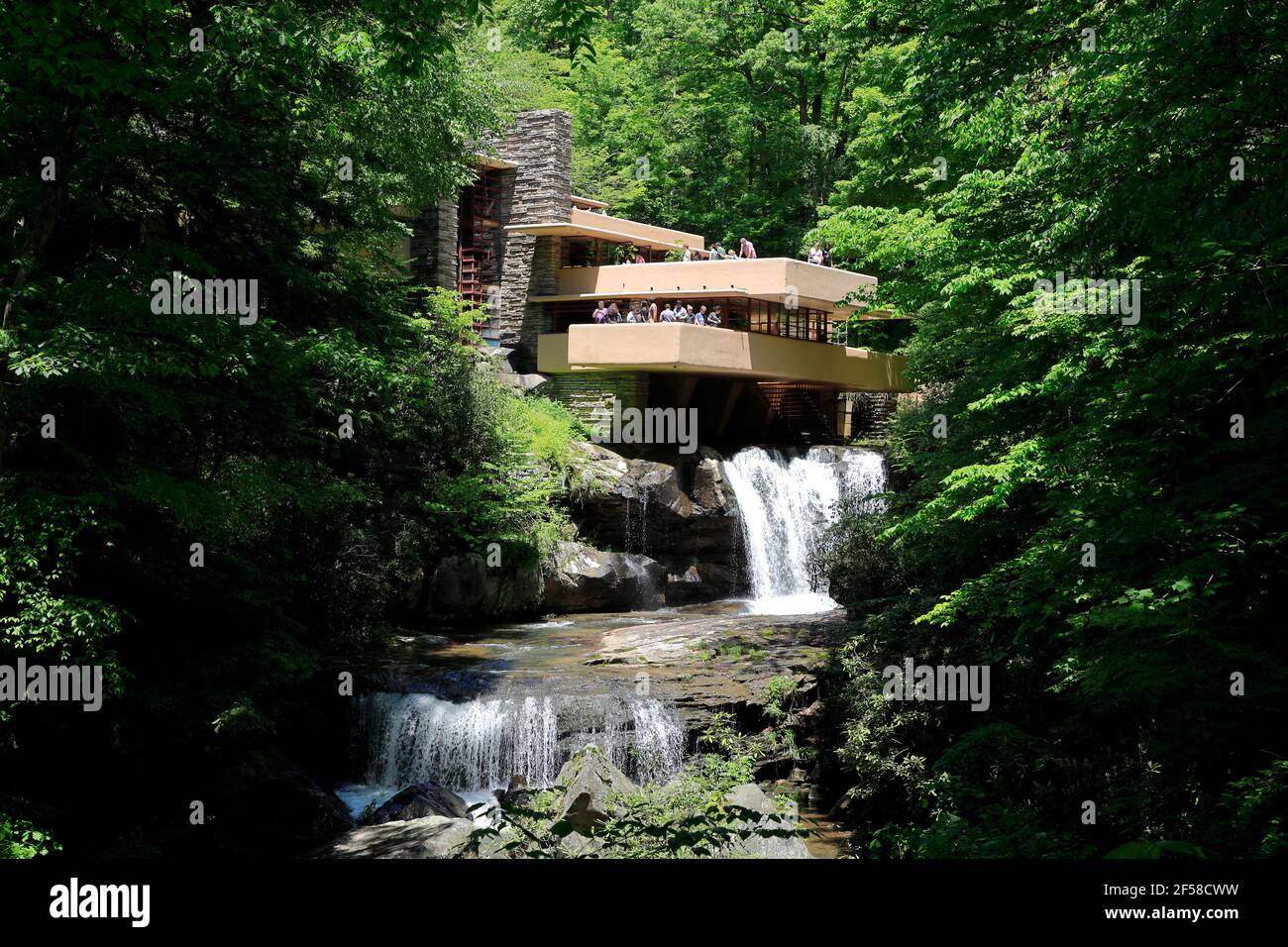 Frank Lloyd Wright designed Fallingwater House over Bear Run waterfall ...