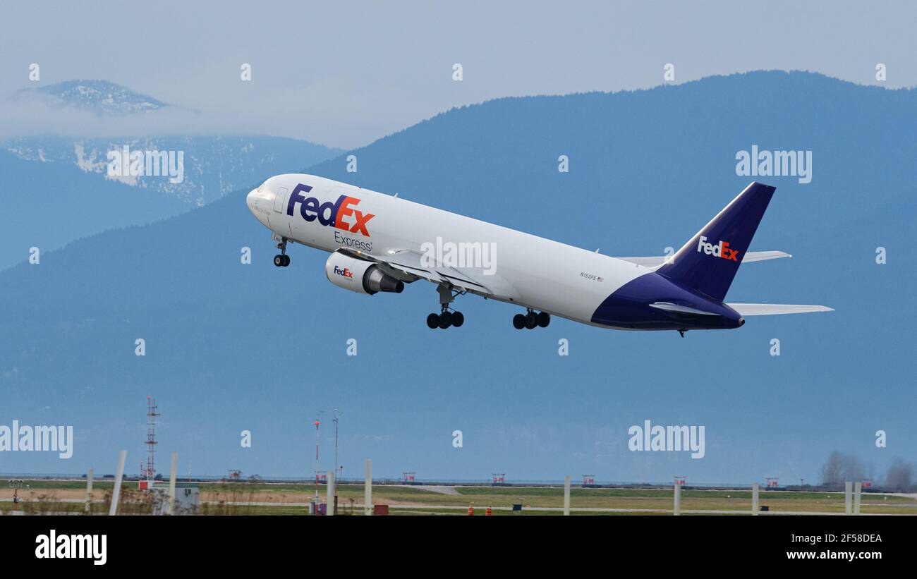 Fedex cargo boeing 767 hi-res stock photography and images - Alamy
