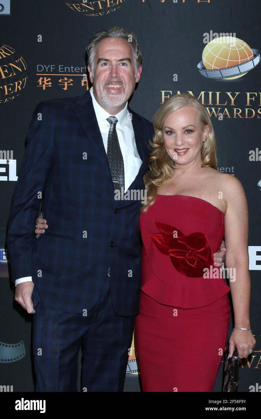 LOS ANGELES - MAR 24: George Covey, Wendi McLendon-Covey at the 14th ...