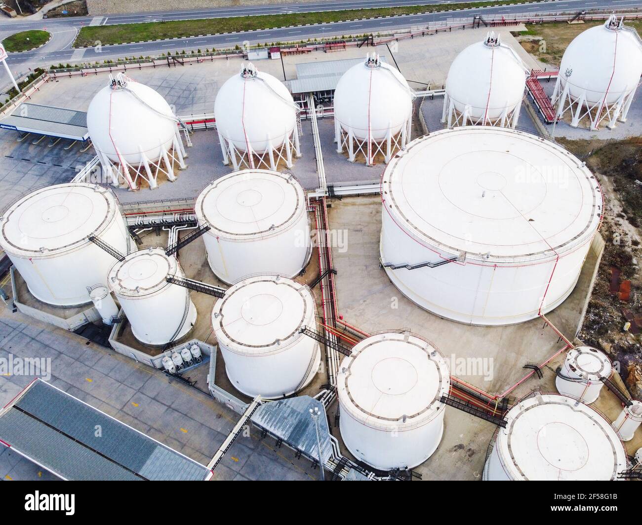 Storage tanks for liquefied natural gas Stock Photo - Alamy