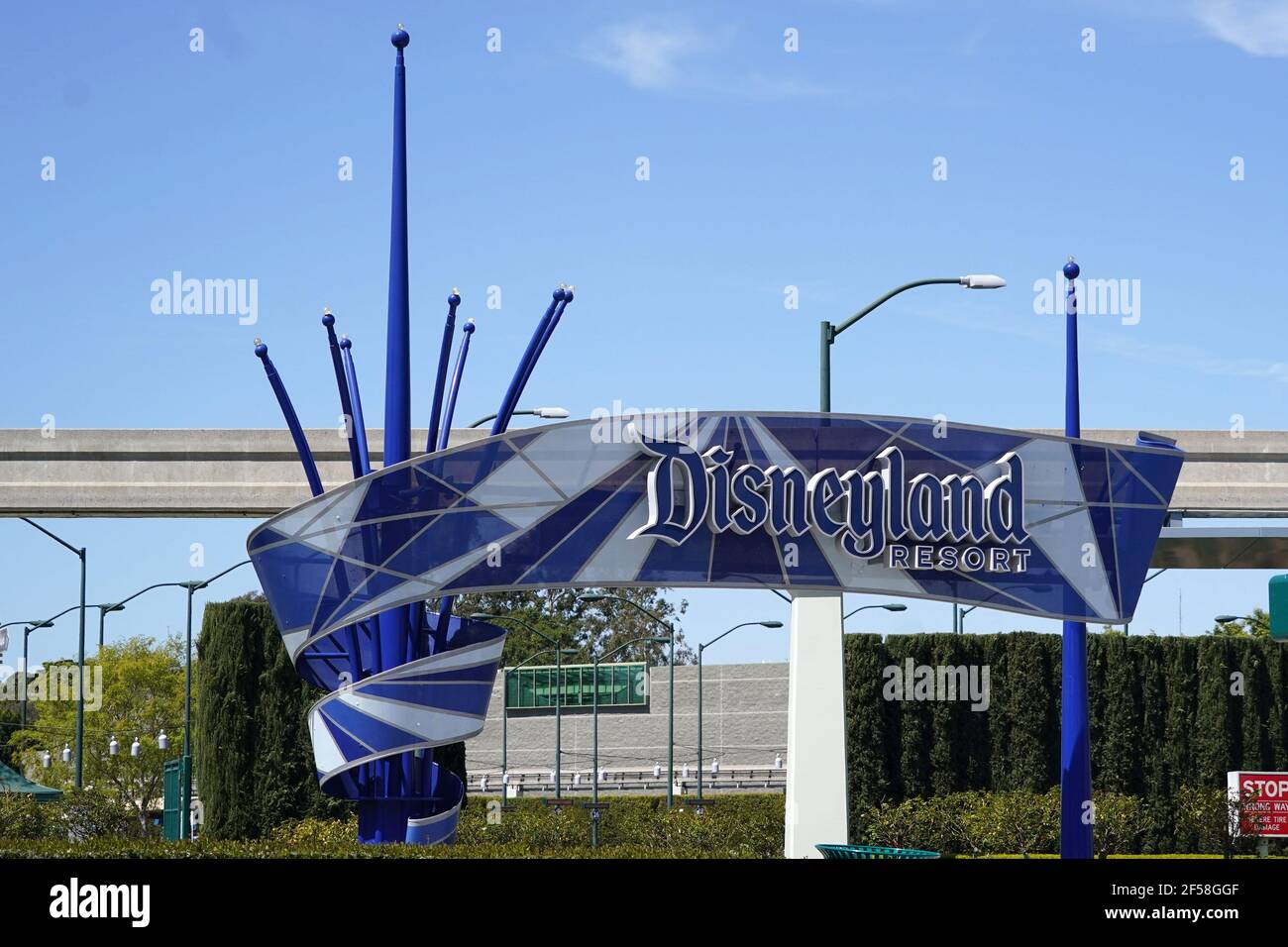 Disneyland resort hi-res stock photography and images - Alamy