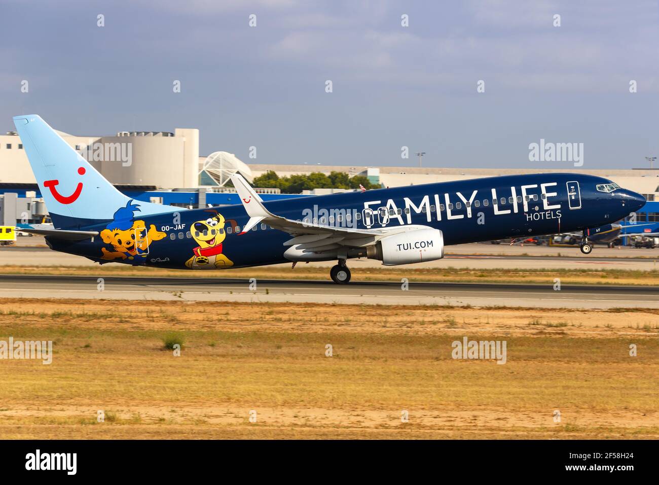 Tui livery hi-res stock photography and images - Alamy