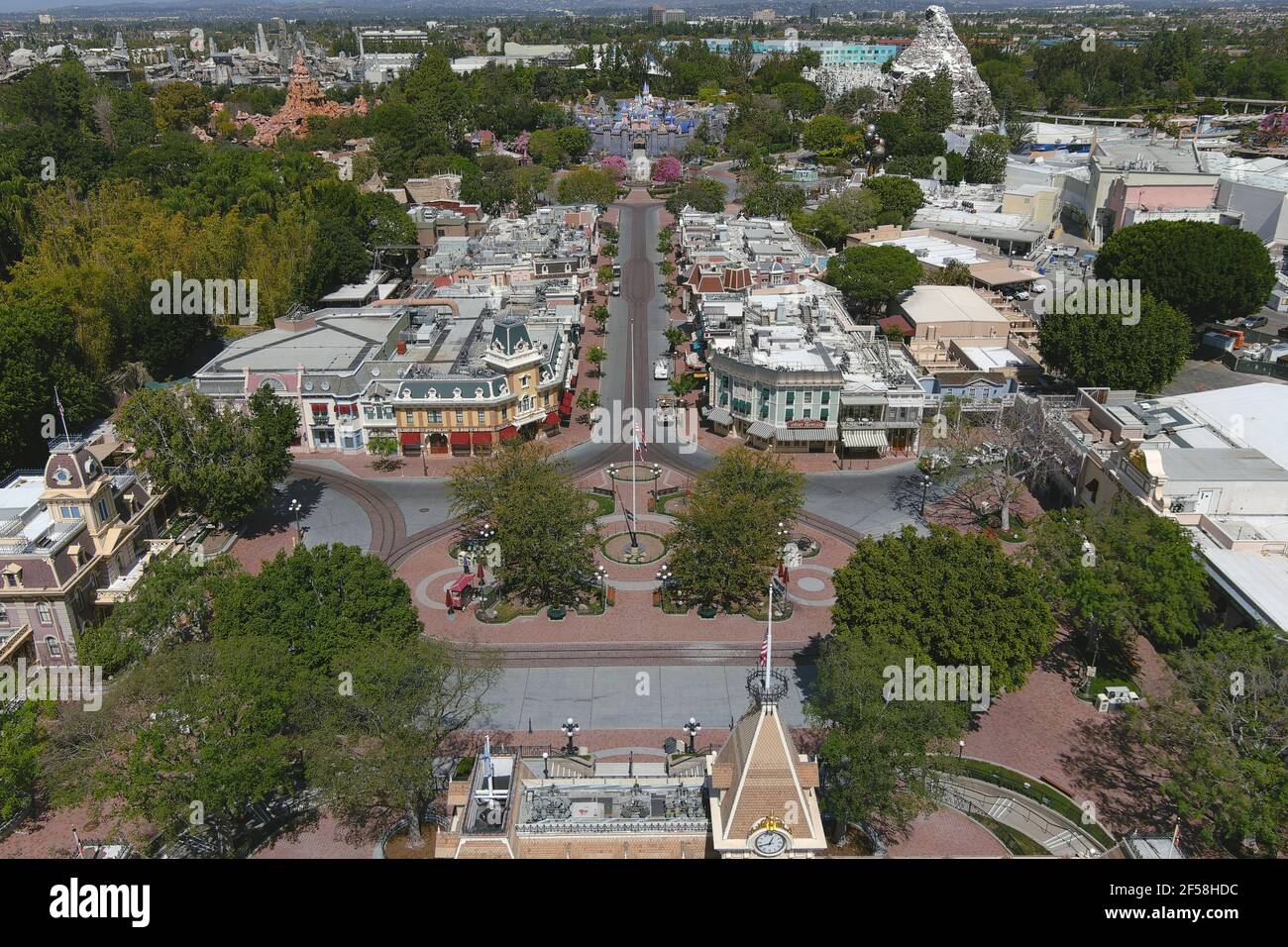 Disneyland california aerial view hi-res stock photography and images ...