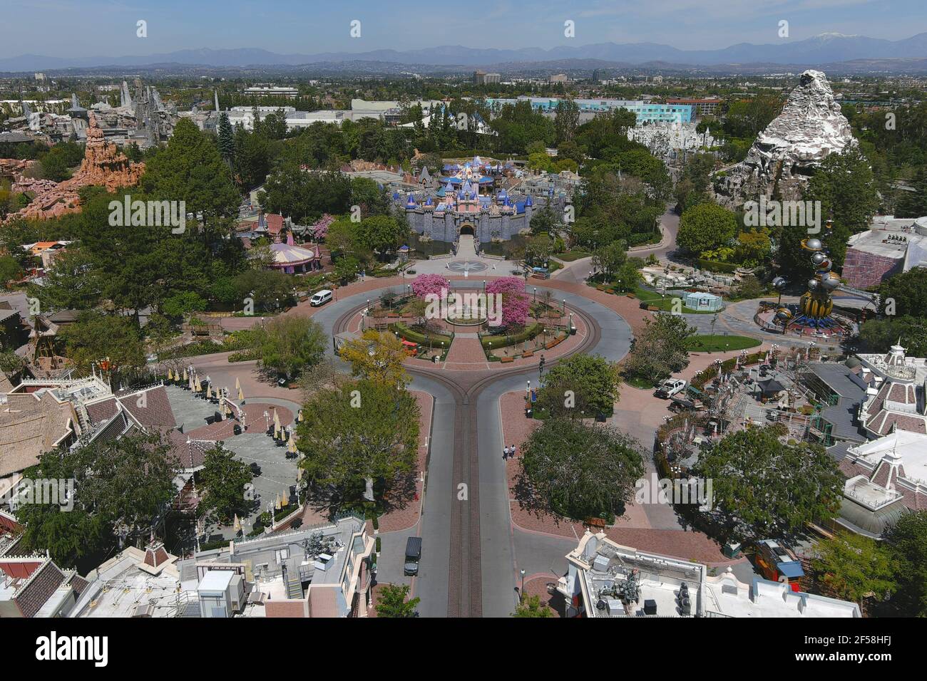 Disneyland Main Street View Main Street At The Entrance Of The Park In