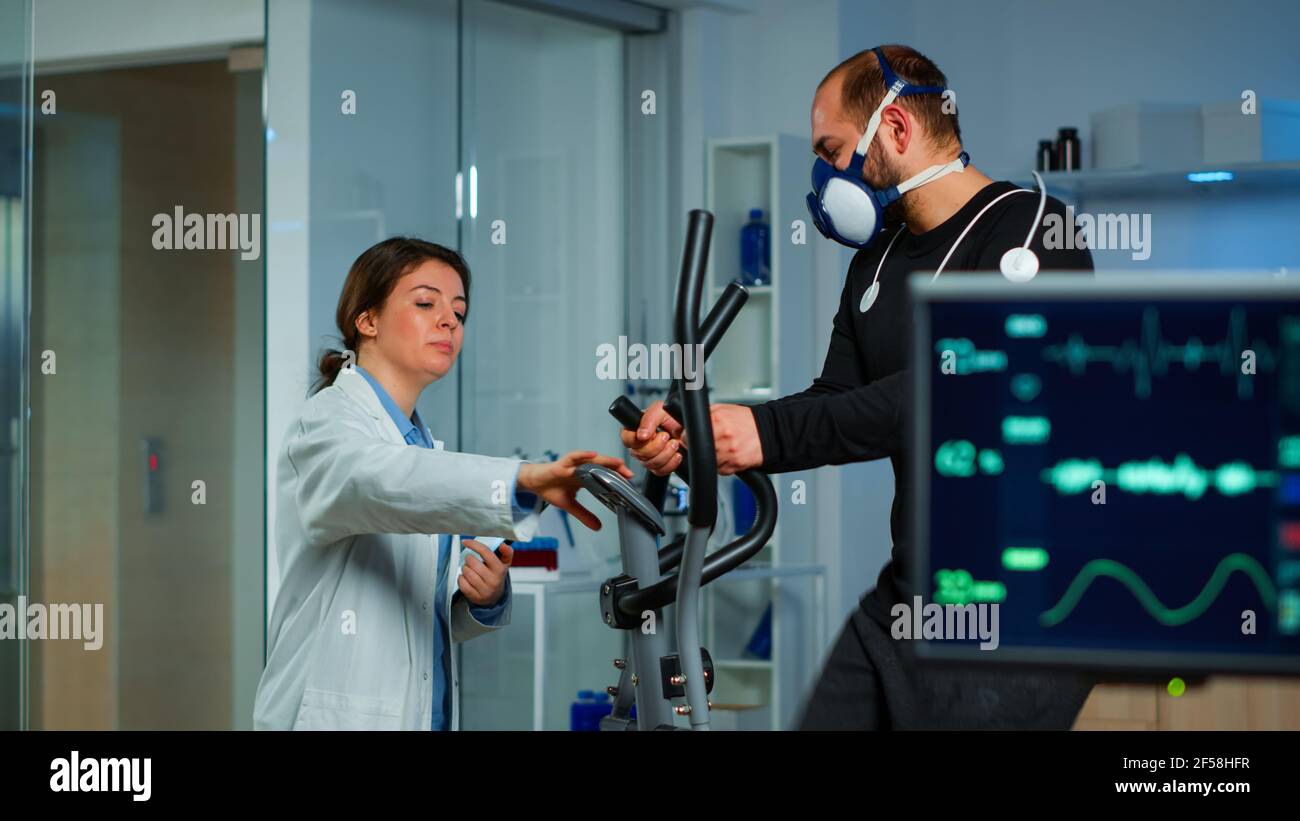 Specialist health supervisor increasing level of exercises monitoring ...