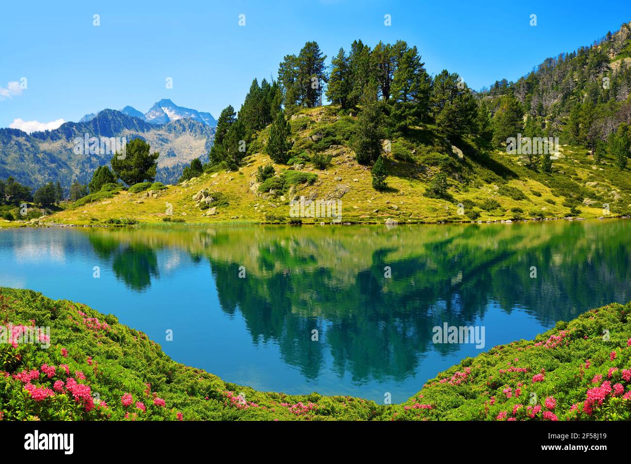 Beautiful mountain landscape in Neouvielle national nature reserve, Lac ...