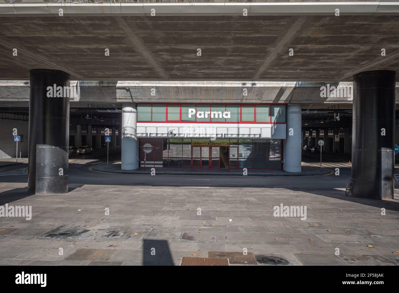 Parma train station transportation hi-res stock photography and images ...