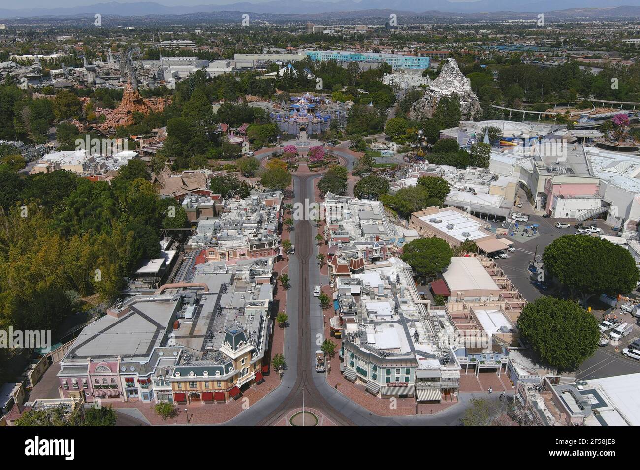 Disneyland california aerial view hi-res stock photography and images ...