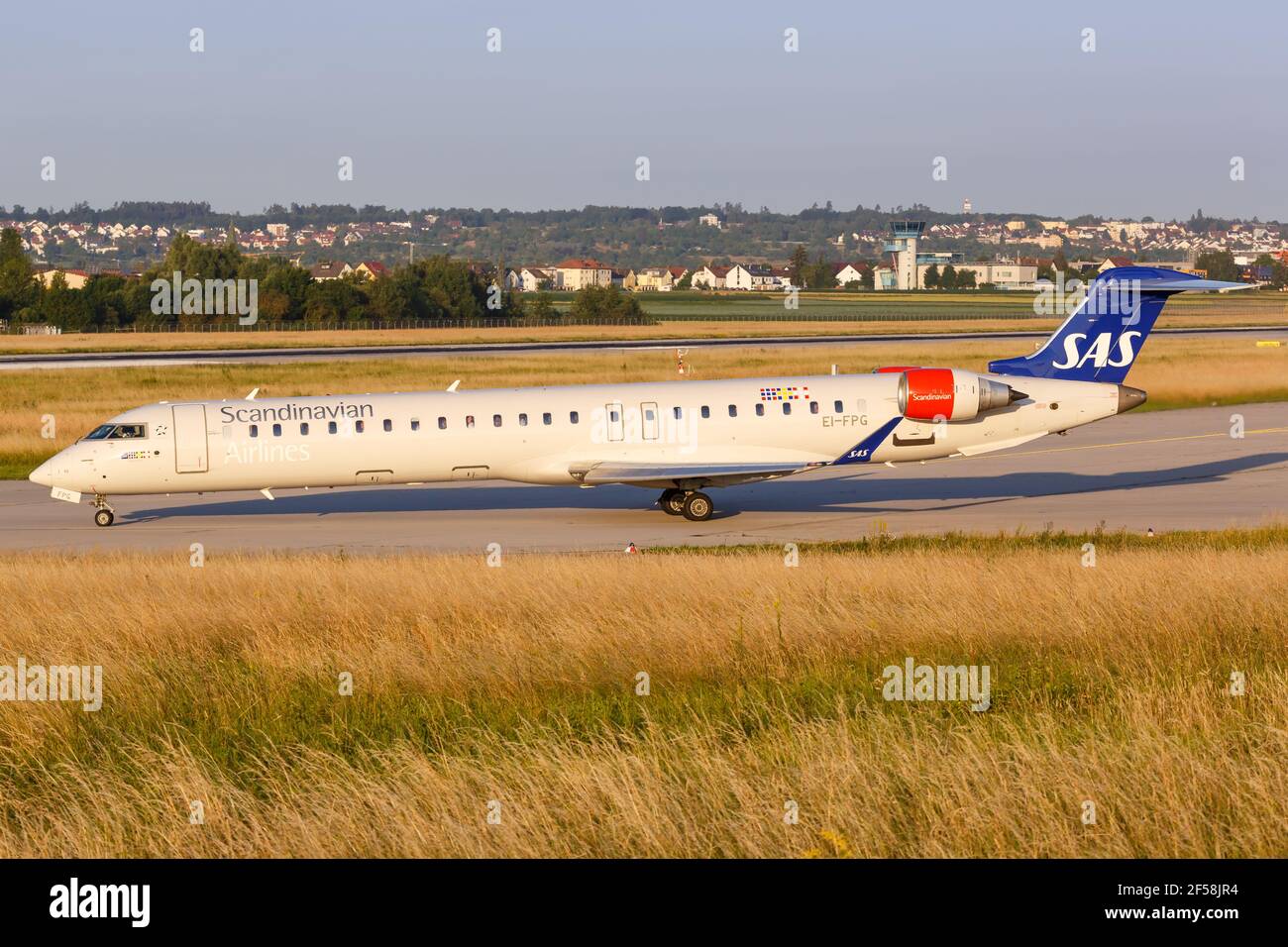 Sas bombardier crj 900 hi-res stock photography and images - Alamy