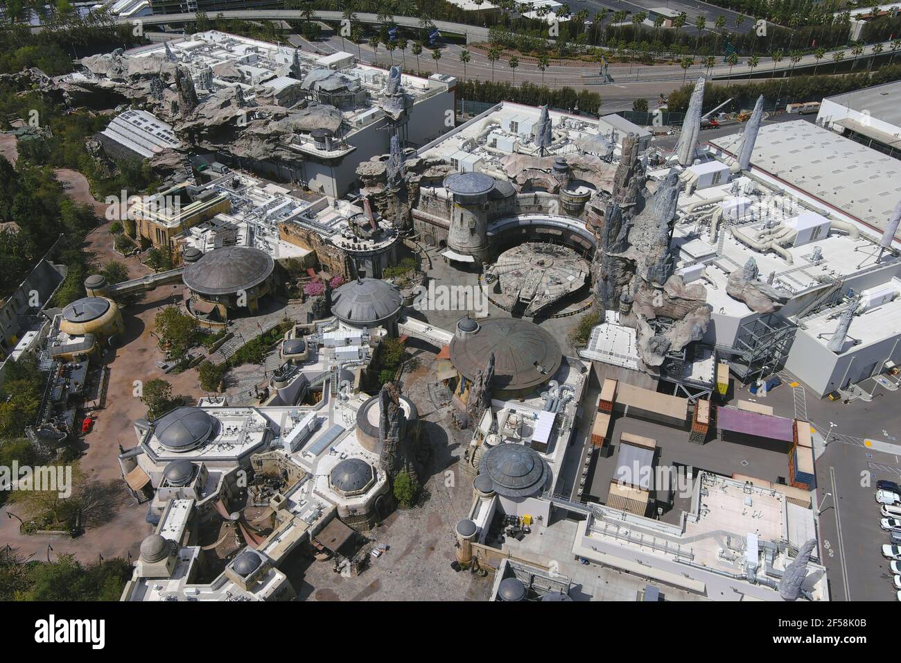 Disneyland star wars galaxy's edge hi-res stock photography and images ...