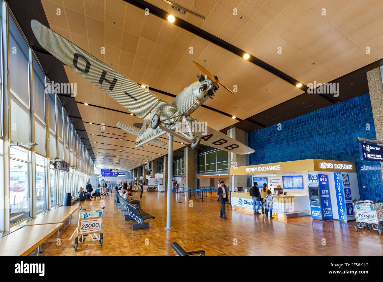 Terminal 2 airport hi-res stock photography and images - Alamy