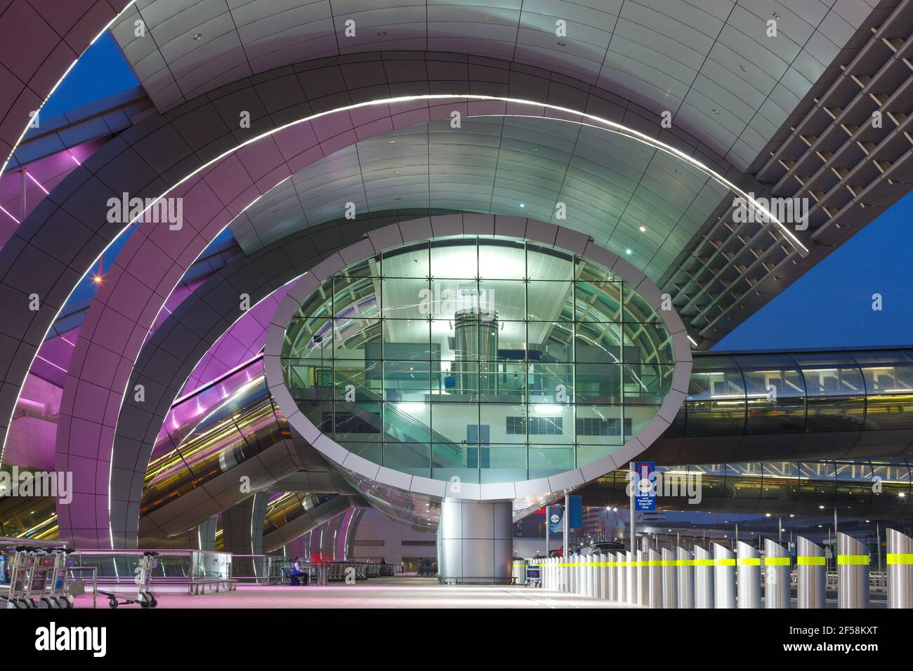 Dubai international airport terminal 3 hi-res stock photography and ...