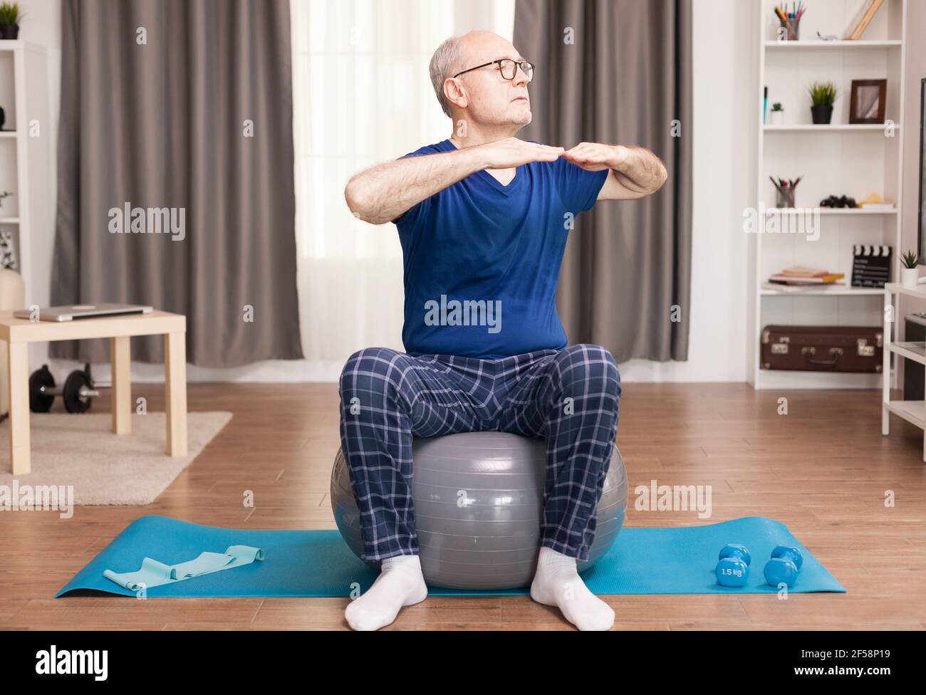 Old man doing sport hi-res stock photography and images - Alamy