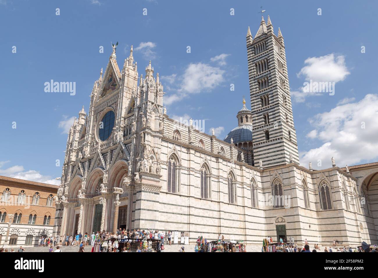 Gothic cathedrals hi-res stock photography and images - Alamy
