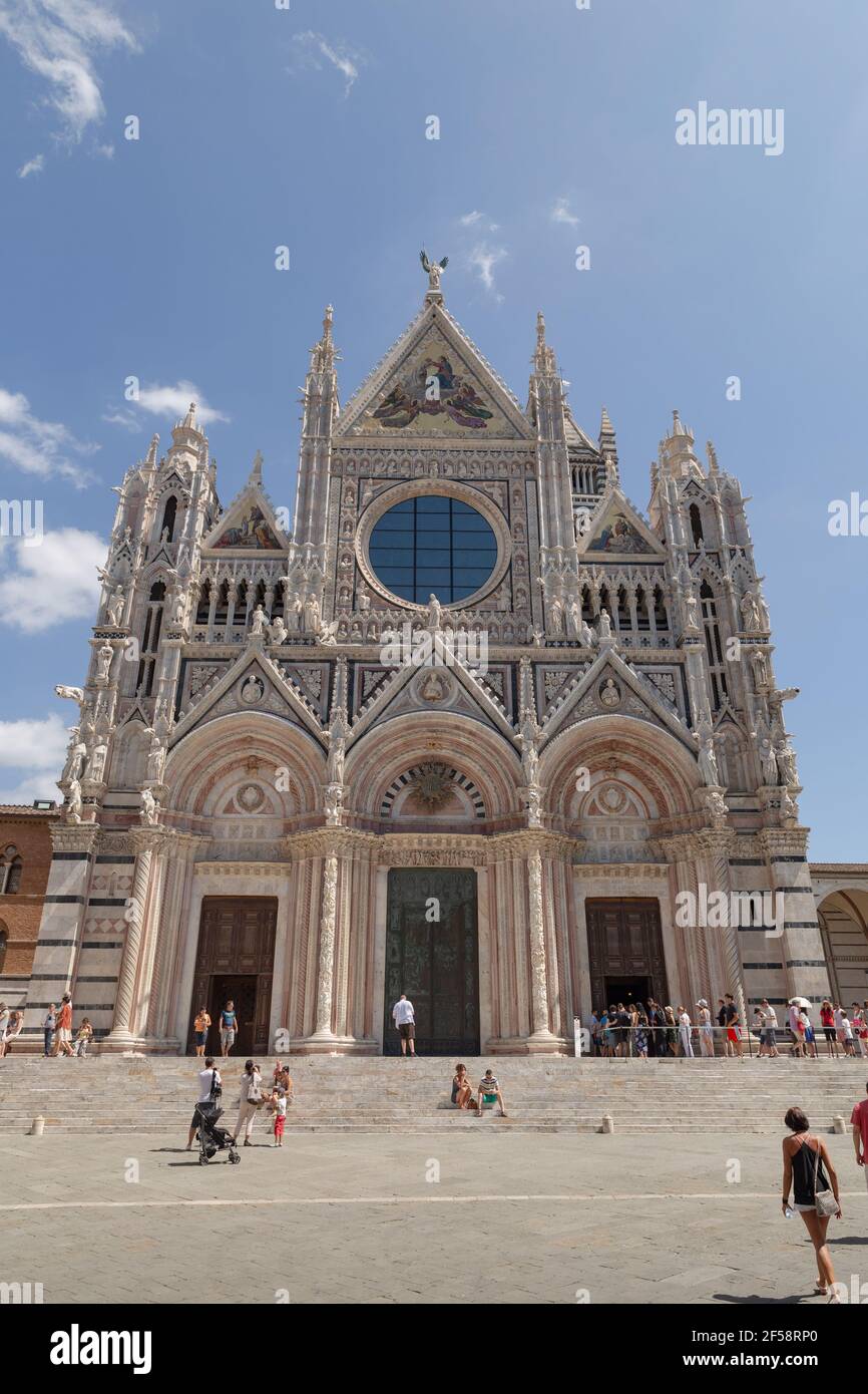 Medieval gothic cathedrals hi-res stock photography and images - Alamy