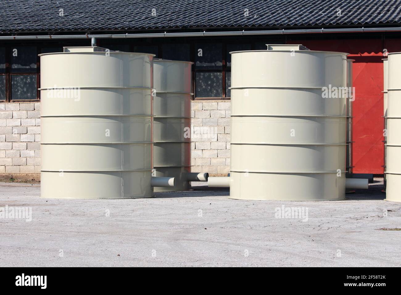 Metal water tanks hi-res stock photography and images - Alamy