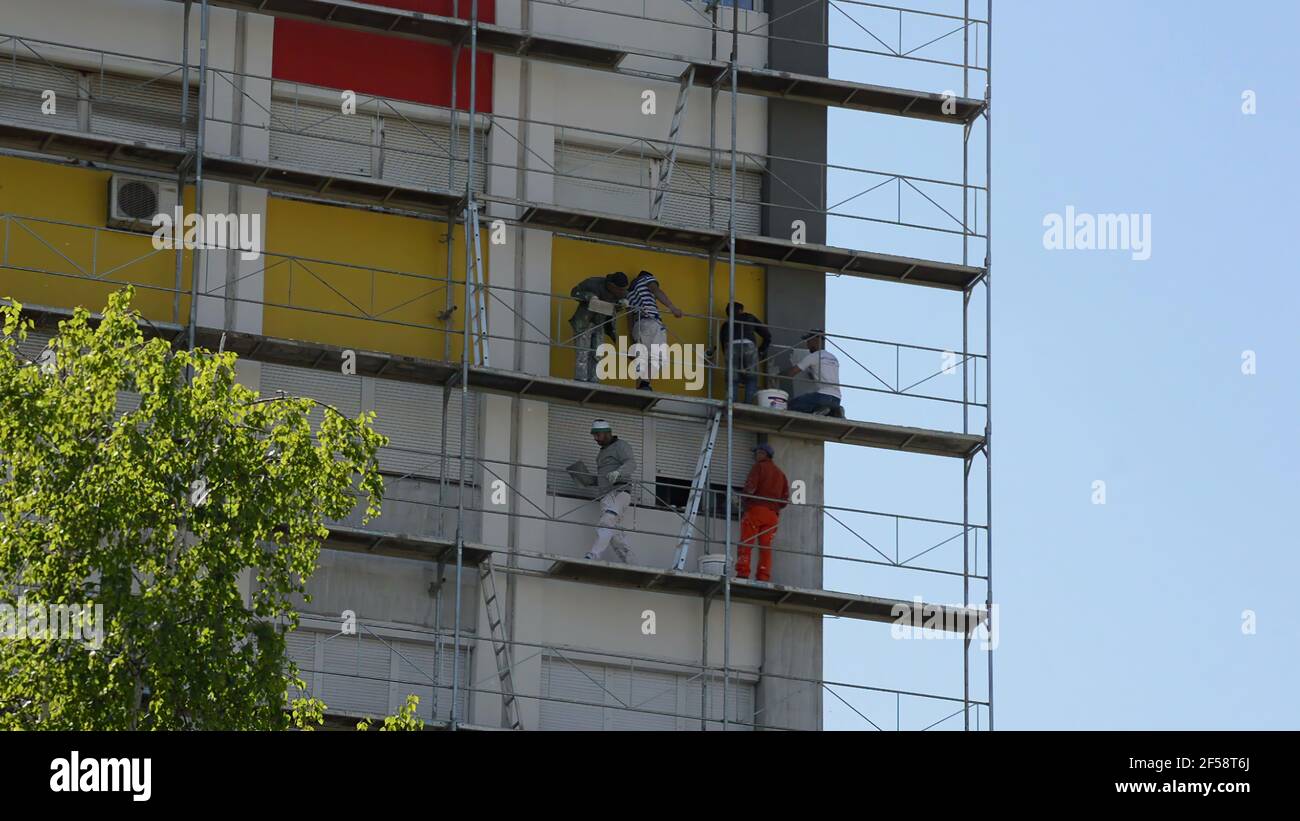 Building house and group of construction workers Stock Photo - Alamy