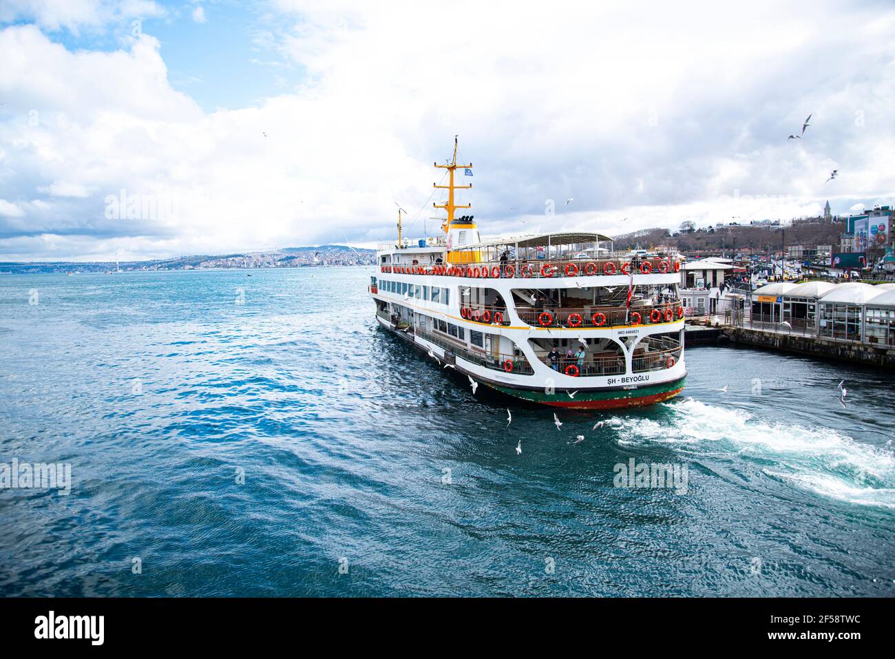 City lines ferries hi-res stock photography and images - Alamy