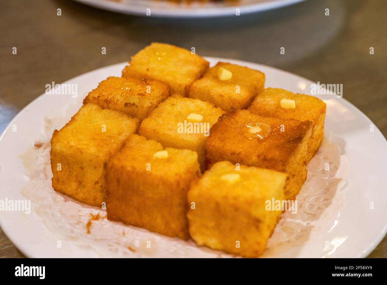 Classic dessert of Hong Kong tea restaurant, condensed milk deep-fried ...