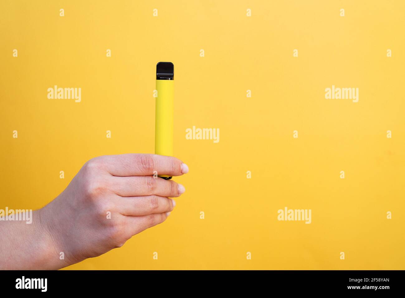 Electronic sigarette hi-res stock photography and images - Alamy