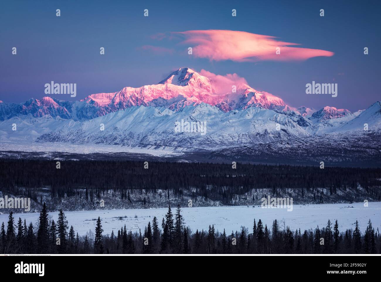Alaskan mountain range hi-res stock photography and images - Alamy
