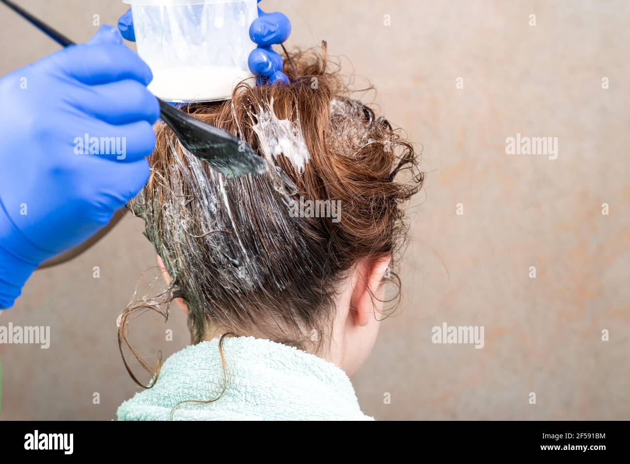 Hair dye woman application hi-res stock photography and images - Alamy