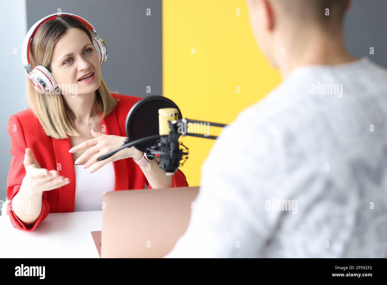 Female presenter interviewing woman hi-res stock photography and images ...