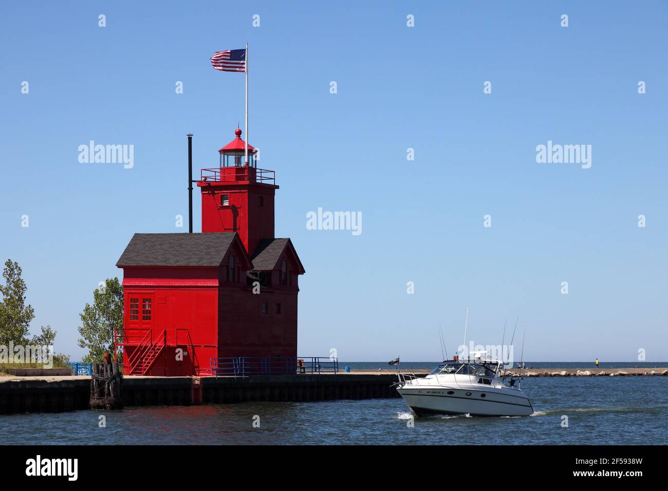Red harbor hi-res stock photography and images - Alamy