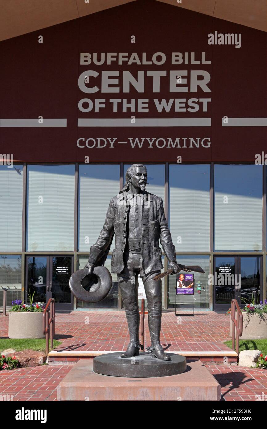 Buffalo bill statue vor buffalo bill center hi-res stock photography ...