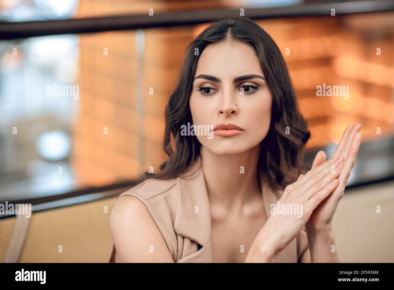 Looking waiting hi-res stock photography and images - Alamy