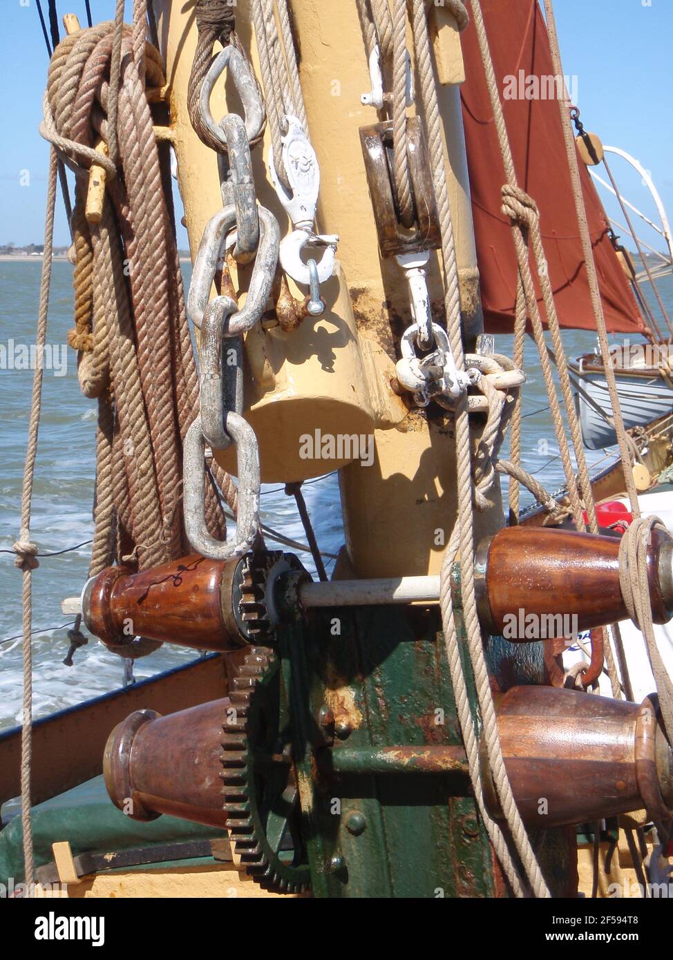 Old sailing wooden blocks rigging hi-res stock photography and images ...