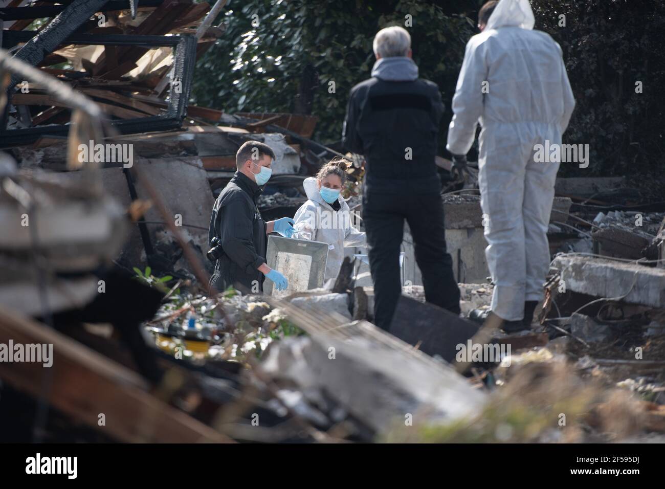 Horst, Germany. 25th Mar, 2021. Emergency personnel work in the remains ...