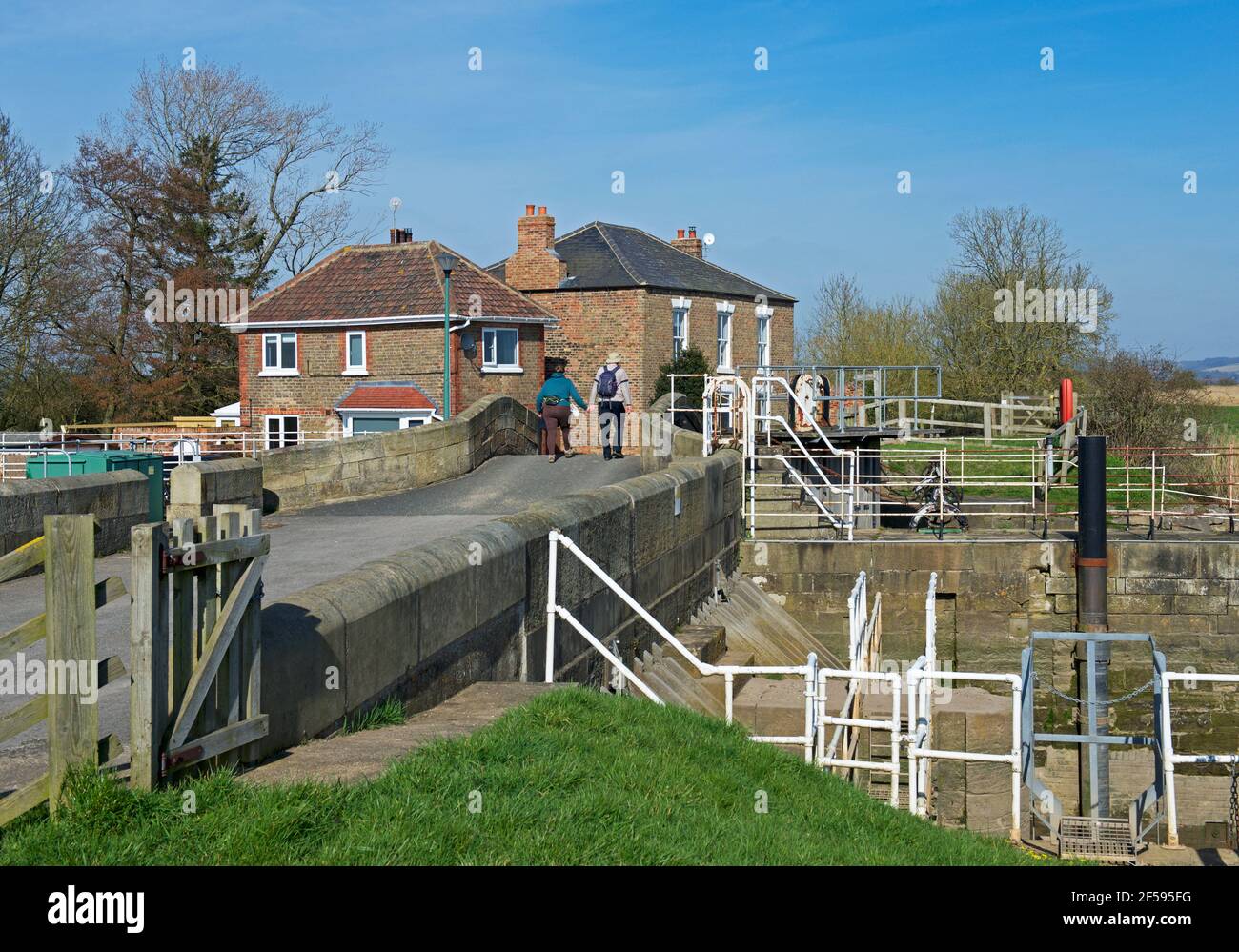 Weighton lock hi-res stock photography and images - Alamy