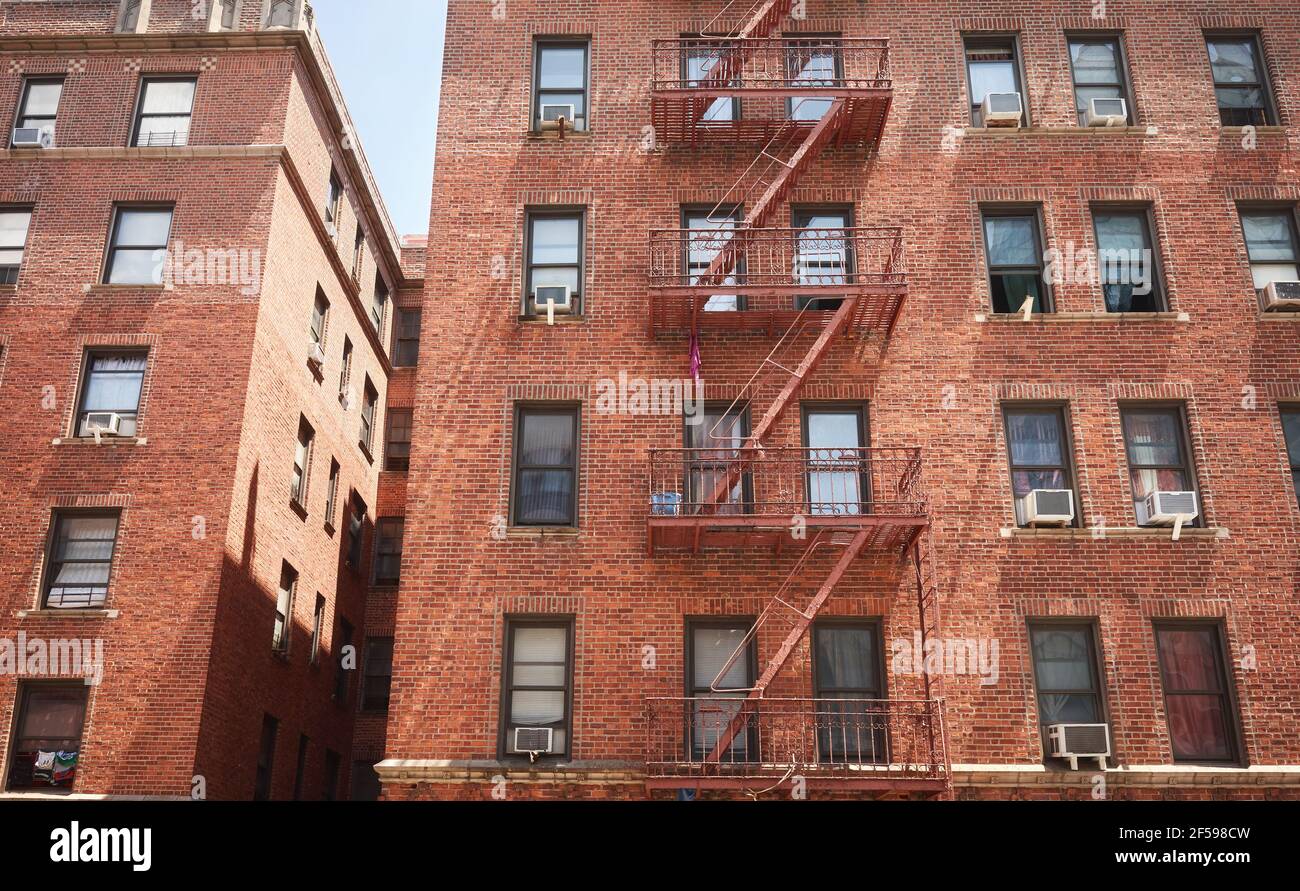 Red brick townhouse hi-res stock photography and images - Alamy