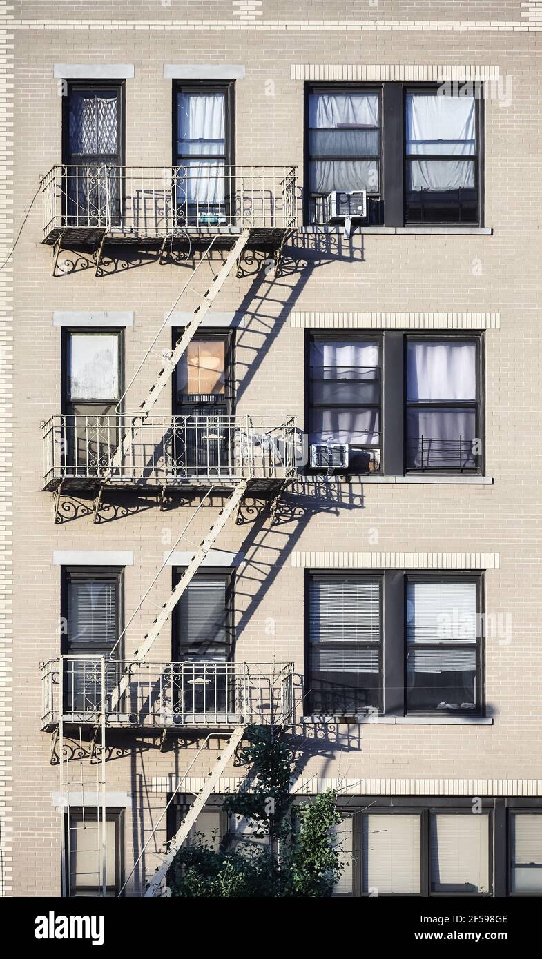 Old tenement building nyc hi-res stock photography and images - Alamy