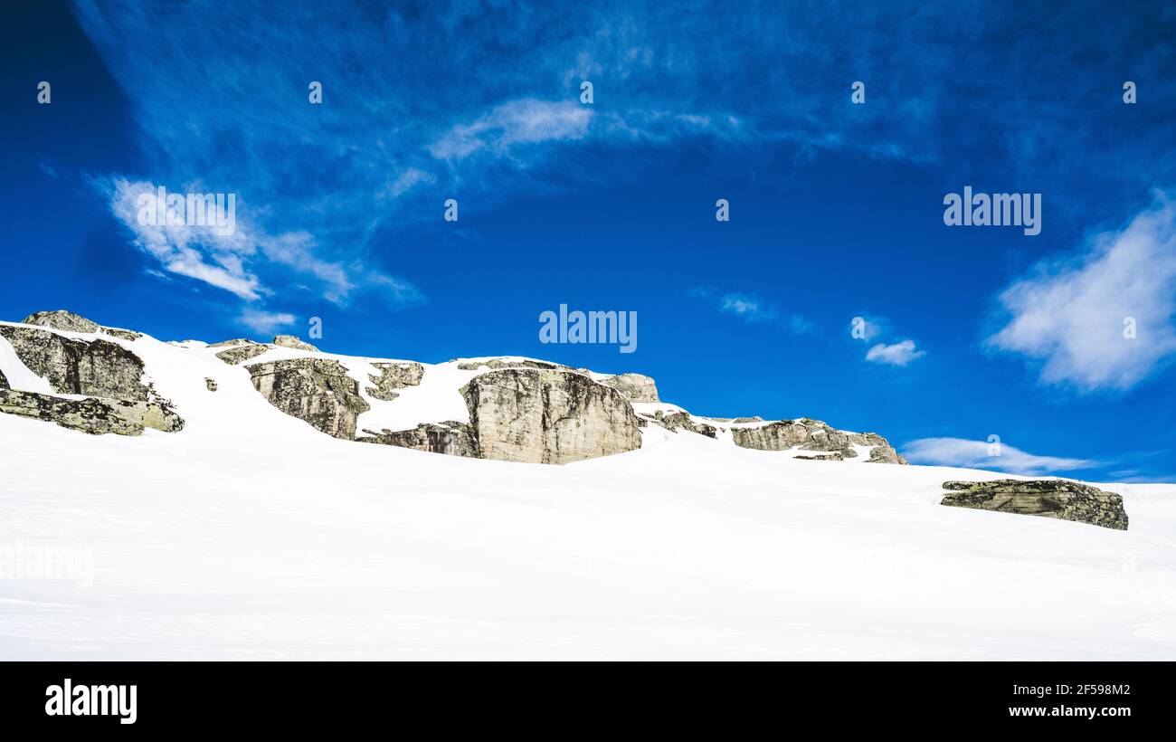 Boulders covered in snow hi-res stock photography and images - Alamy