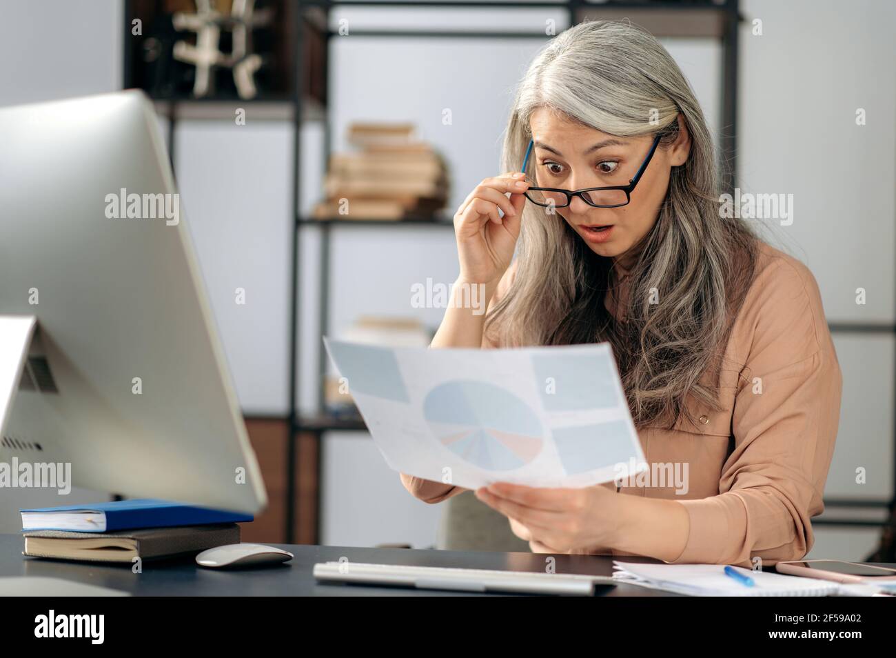 Confused mature woman documents hi-res stock photography and images - Alamy