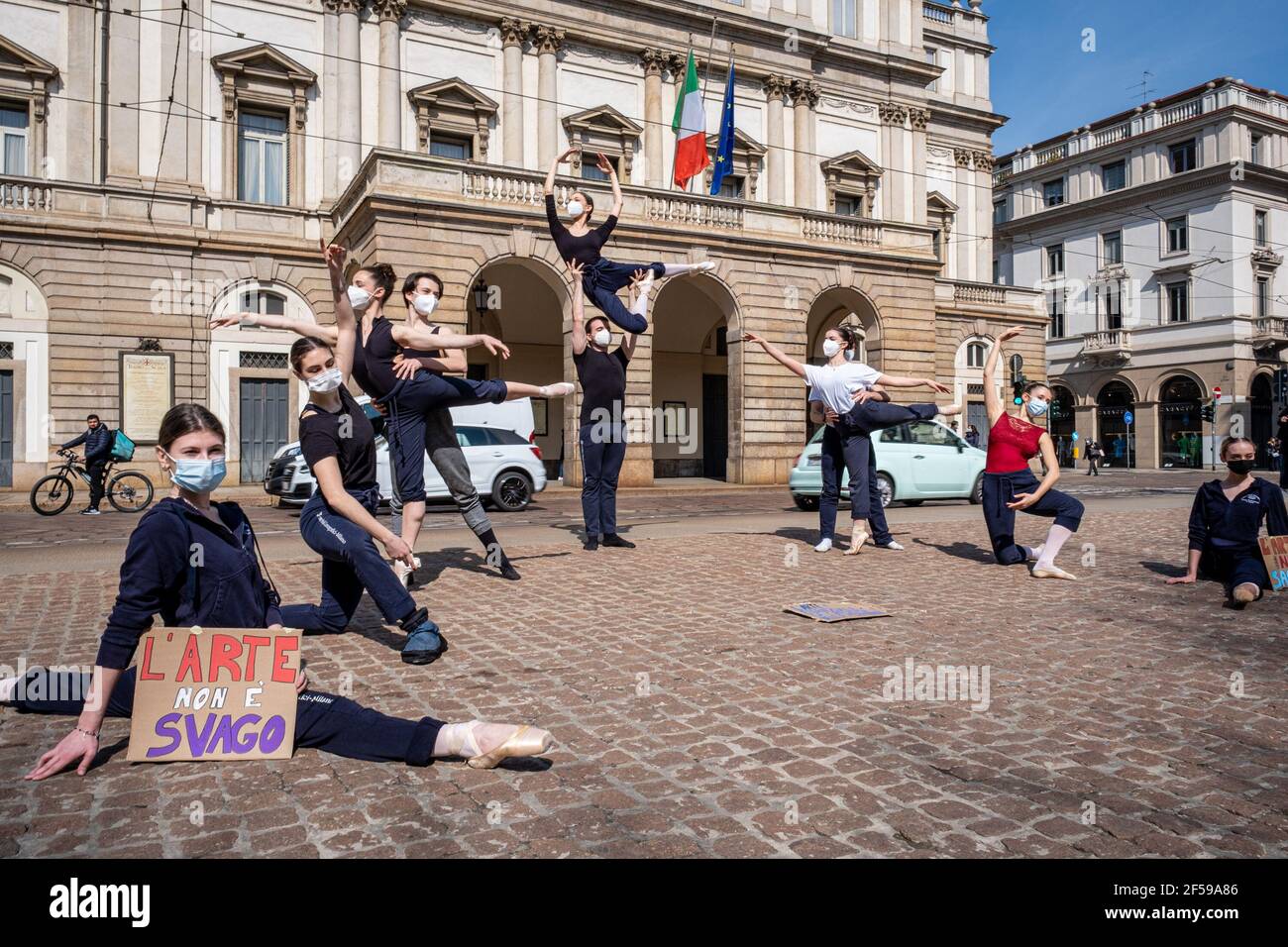 Milan - Covid-19 - Piazza Scala, protest by students of art schools and ...