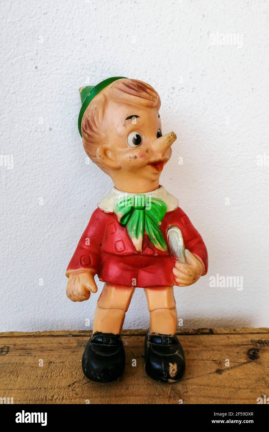 Vintage puppets hi-res stock photography and images - Alamy
