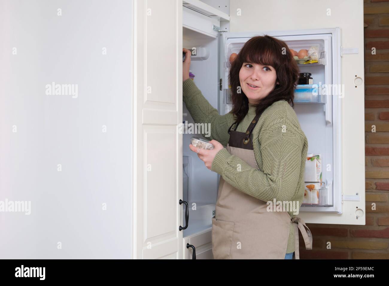 Young woman standing open refrigerator hi-res stock photography and ...